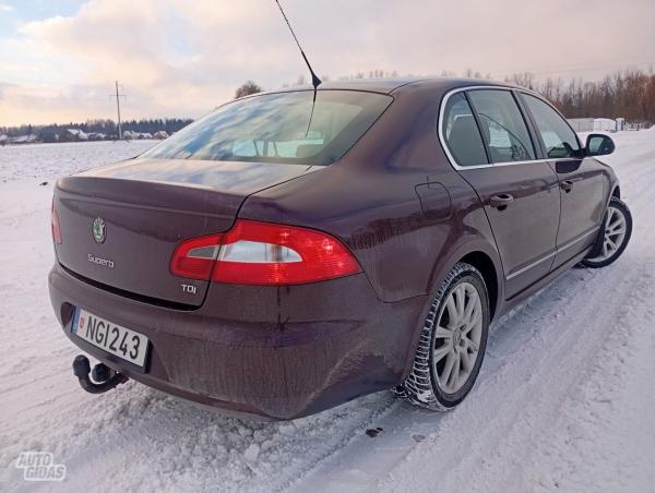 Red Skoda SuperB 2009 in Vilnius, with an engine capacity of 1.90 L and mileage of 389 thousand km for 3950 €, photo 4 on AUTOMOTO.COM.LV