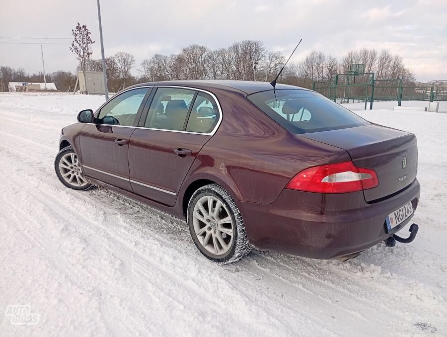 Red Skoda SuperB 2009 in Vilnius, with an engine capacity of 1.90 L and mileage of 389 thousand km for 3550 €, photo 4 on AUTOMOTO.COM.LV