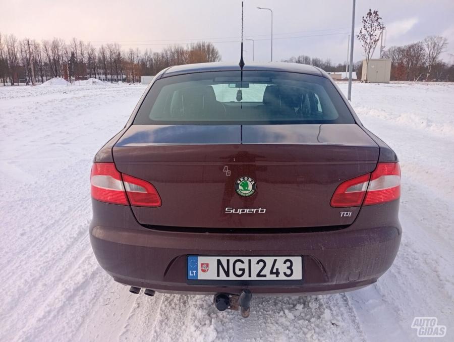 Red Skoda SuperB 2009 in Vilnius, with an engine capacity of 1.90 L and mileage of 389 thousand km for 3550 €, photo 6 on AUTOMOTO.COM.LV