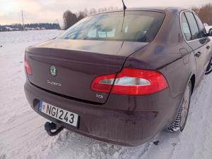 Red Skoda SuperB 2009 in Vilnius, with an engine capacity of 1.90 L and mileage of 389 thousand km for 3550 €, photo 12 on AUTOMOTO.COM.LV