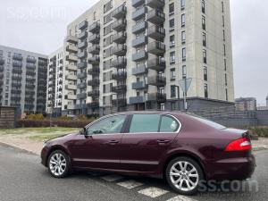 Sarkans Skoda SuperB 2010 Rīga, ar dzinēja tilpumu 1.80 L un nobraukumu 280 tūkst. km par 2590 €, foto  vietnē AUTOMOTO.COM.LV
