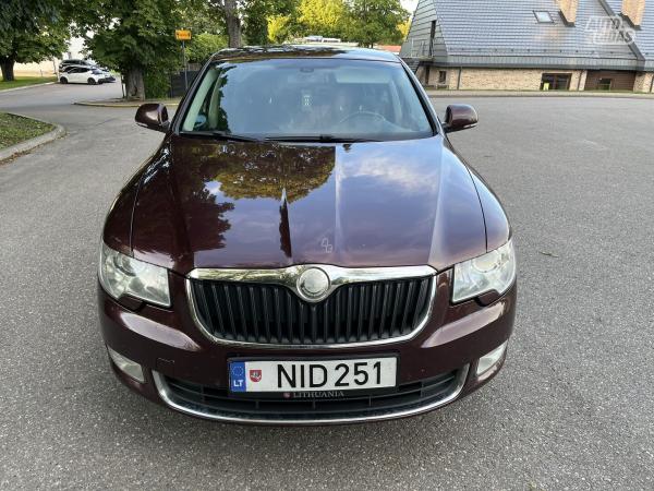 Sarkans Skoda SuperB 2010 Viļņa, ar dzinēja tilpumu 1.80 L un nobraukumu 290 tūkst. km par 2800 €, foto 1 vietnē AUTOMOTO.COM.LV