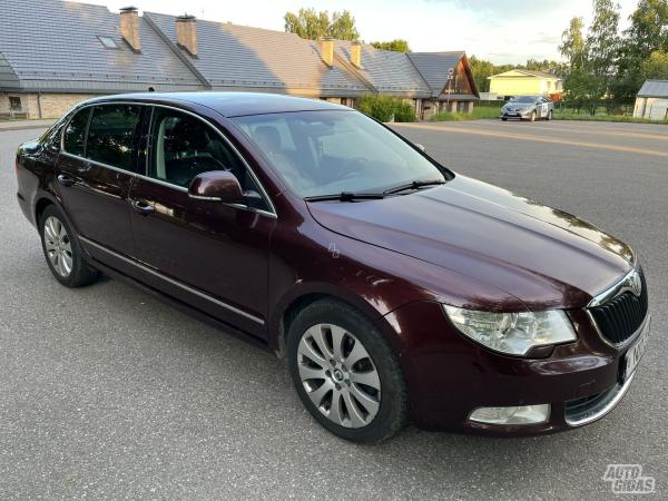 Sarkans Skoda SuperB 2010 Viļņa, ar dzinēja tilpumu 1.80 L un nobraukumu 290 tūkst. km par 2800 €, foto 2 vietnē AUTOMOTO.COM.LV