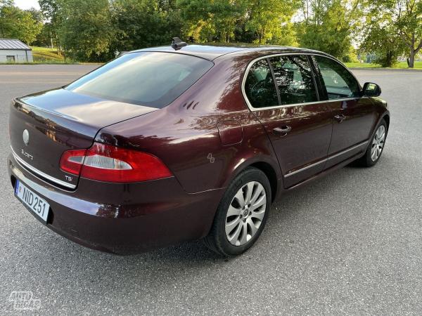 Sarkans Skoda SuperB 2010 Viļņa, ar dzinēja tilpumu 1.80 L un nobraukumu 290 tūkst. km par 2800 €, foto 6 vietnē AUTOMOTO.COM.LV