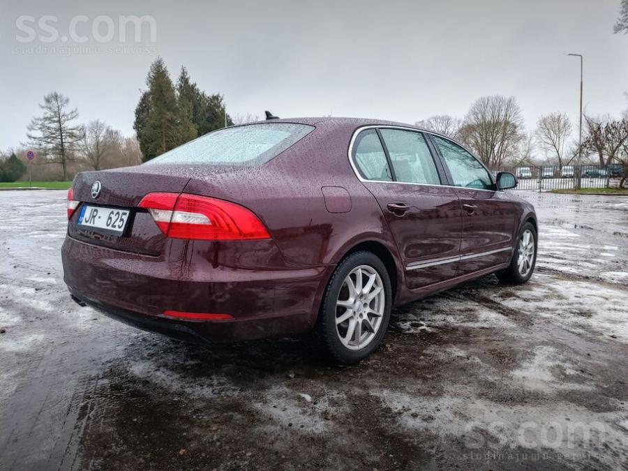 Red Skoda SuperB 2014 in Jelgava, with an engine capacity of 2.00 L and mileage of 292 thousand km for 6000 €, photo 5 on AUTOMOTO.COM.LV