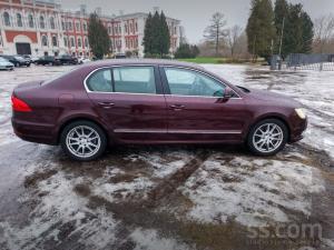 Red Skoda SuperB 2014 in Jelgava, with an engine capacity of 2.00 L and mileage of 292 thousand km for 6000 €, photo 7 on AUTOMOTO.COM.LV