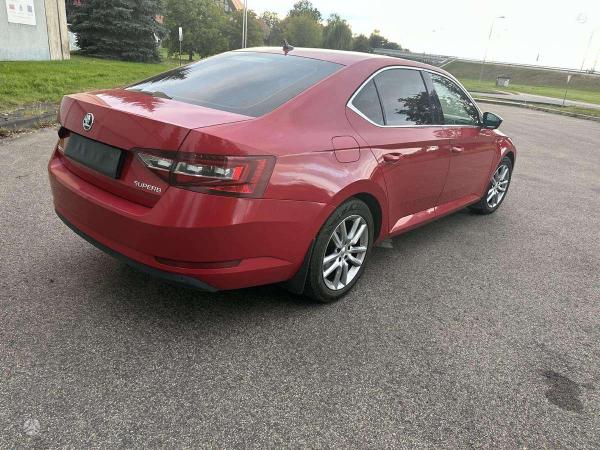 Red Skoda SuperB 2018 in Kaunas, with an engine capacity of 2.00 L and mileage of 181 thousand km for 14800 €, photo 4 on AUTOMOTO.COM.LV