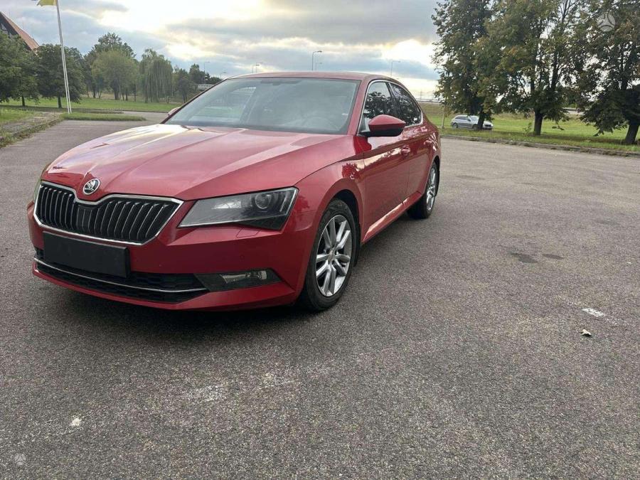 Red Skoda SuperB 2018 in Kaunas, with an engine capacity of 2.00 L and mileage of 181 thousand km for 14800 €, photo 5 on AUTOMOTO.COM.LV