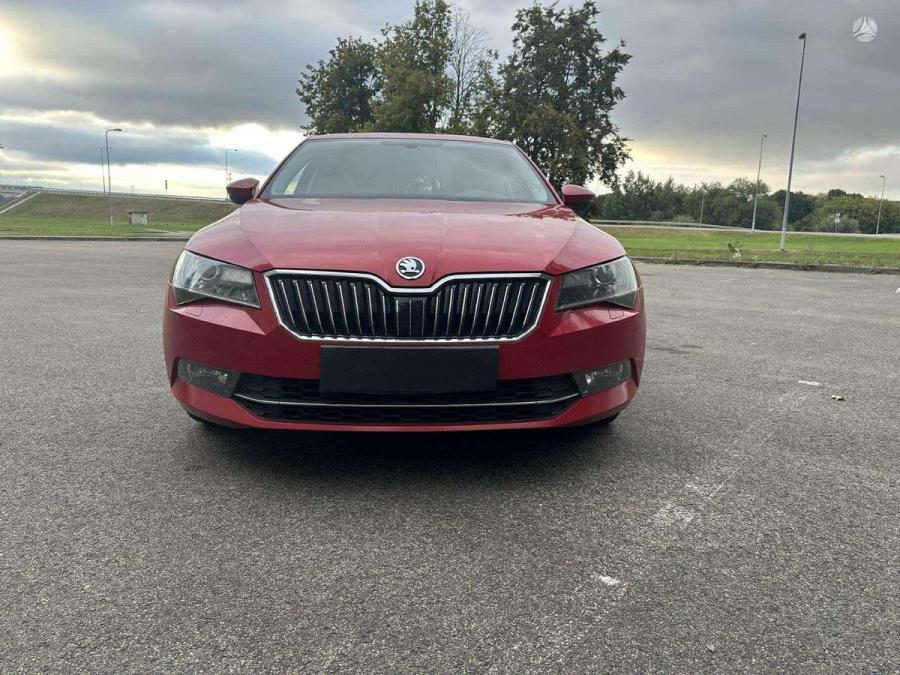 Red Skoda SuperB 2018 in Kaunas, with an engine capacity of 2.00 L and mileage of 181 thousand km for 14800 €, photo 6 on AUTOMOTO.COM.LV
