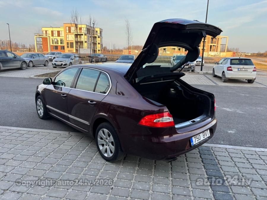 Sarkans Skoda SuperB 2008 Tartu, ar dzinēja tilpumu 2.00 L un nobraukumu 349 tūkst. km par 3700 €, foto 5 vietnē AUTOMOTO.COM.LV