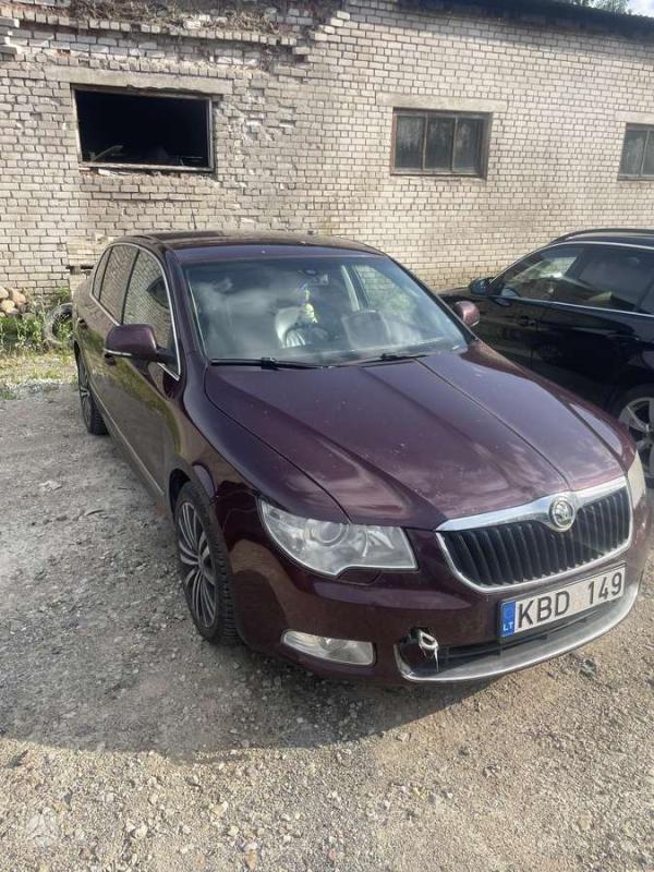 Sarkans Skoda SuperB 2008 Viļņa, ar dzinēja tilpumu 1.80 L un nobraukumu 293 tūkst. km par 1000 €, foto 1 vietnē AUTOMOTO.COM.LV