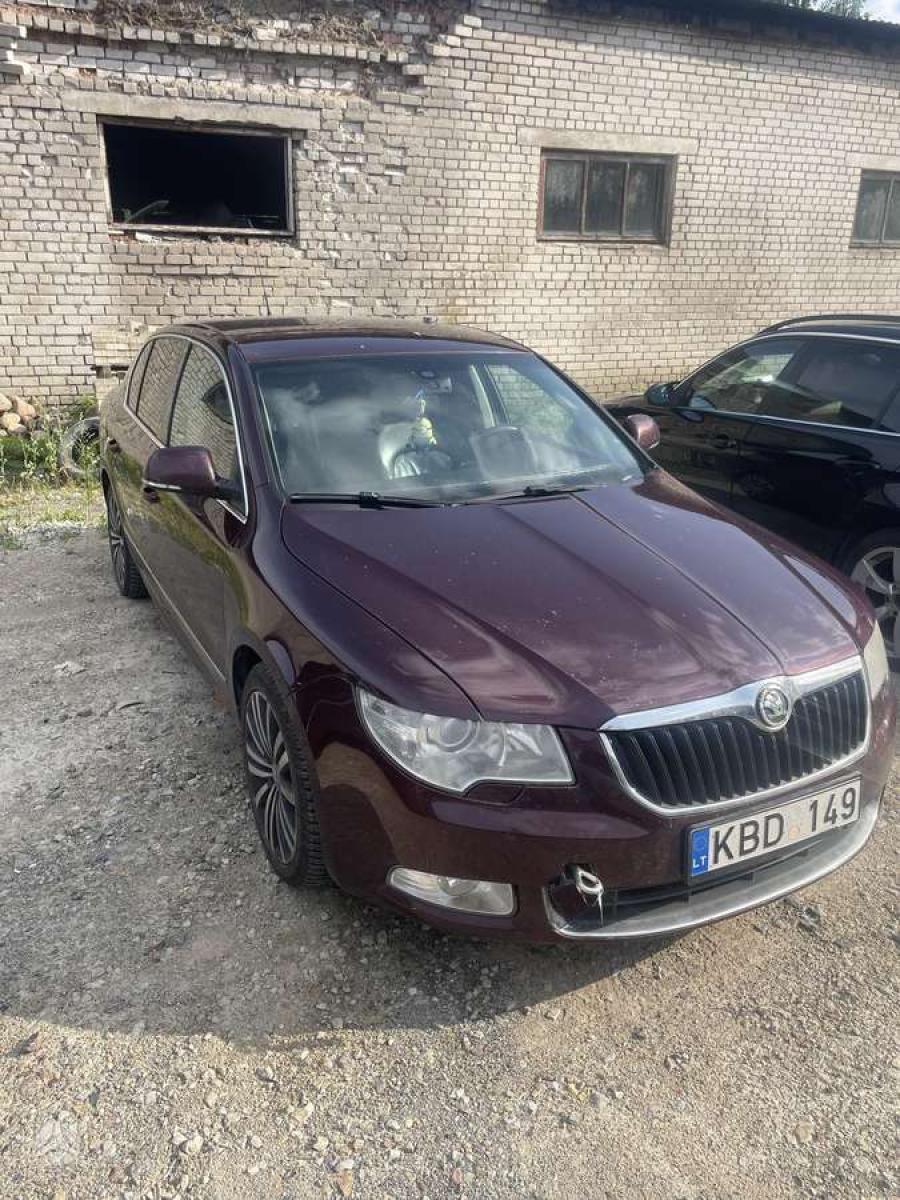 Sarkans Skoda SuperB 2008 Viļņa, ar dzinēja tilpumu 1.80 L un nobraukumu 293 tūkst. km par 1000 €, foto 1 vietnē AUTOMOTO.COM.LV