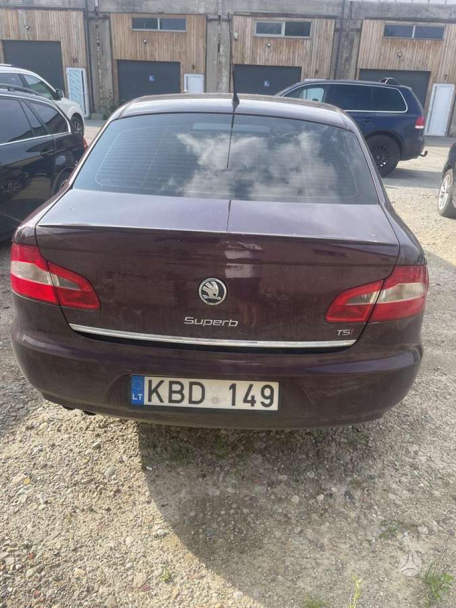 Sarkans Skoda SuperB 2008 Viļņa, ar dzinēja tilpumu 1.80 L un nobraukumu 293 tūkst. km par 1000 €, foto 6 vietnē AUTOMOTO.COM.LV