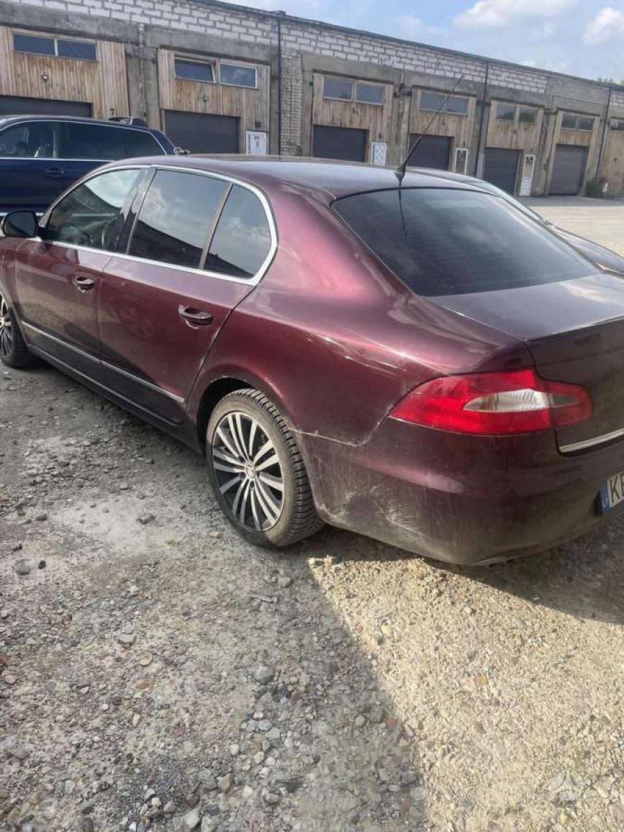 Sarkans Skoda SuperB 2008 Viļņa, ar dzinēja tilpumu 1.80 L un nobraukumu 293 tūkst. km par 1000 €, foto 7 vietnē AUTOMOTO.COM.LV
