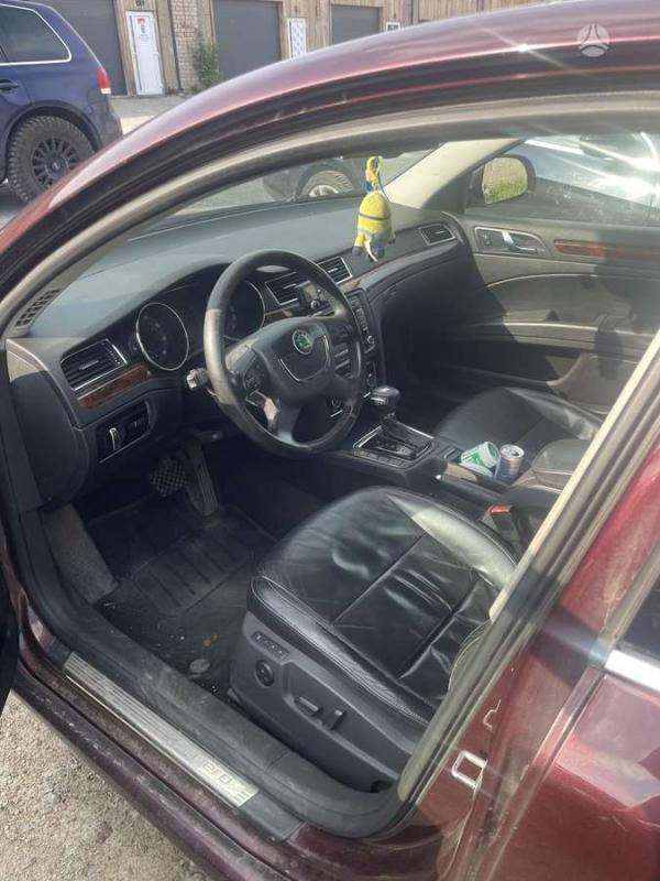 Sarkans Skoda SuperB 2008 Viļņa, ar dzinēja tilpumu 1.80 L un nobraukumu 293 tūkst. km par 1000 €, foto 8 vietnē AUTOMOTO.COM.LV