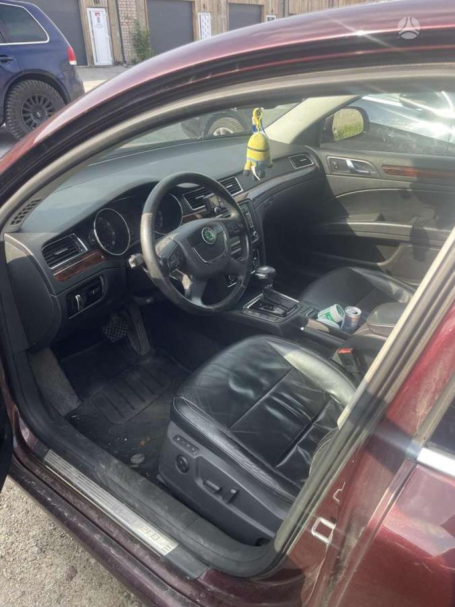 Sarkans Skoda SuperB 2008 Viļņa, ar dzinēja tilpumu 1.80 L un nobraukumu 293 tūkst. km par 1000 €, foto 8 vietnē AUTOMOTO.COM.LV