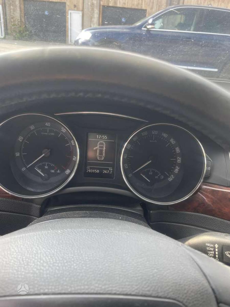 Sarkans Skoda SuperB 2008 Viļņa, ar dzinēja tilpumu 1.80 L un nobraukumu 293 tūkst. km par 1000 €, foto 9 vietnē AUTOMOTO.COM.LV