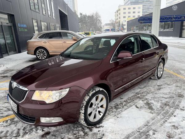 Sarkans Skoda SuperB 2009 Viļņa, ar dzinēja tilpumu 1.80 L un nobraukumu 300 tūkst. km par 2450 €, foto 1 vietnē AUTOMOTO.COM.LV
