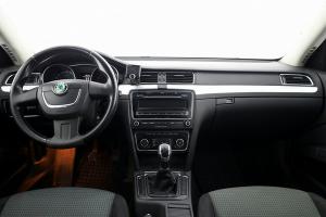 Red Skoda SuperB 2009 in Tallinn, with an engine capacity of 2.00 L and mileage of 288 thousand km for 1599 €, photo 6 on AUTOMOTO.COM.LV