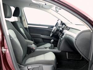 Red Skoda SuperB 2009 in Tallinn, with an engine capacity of 2.00 L and mileage of 288 thousand km for 1599 €, photo 7 on AUTOMOTO.COM.LV