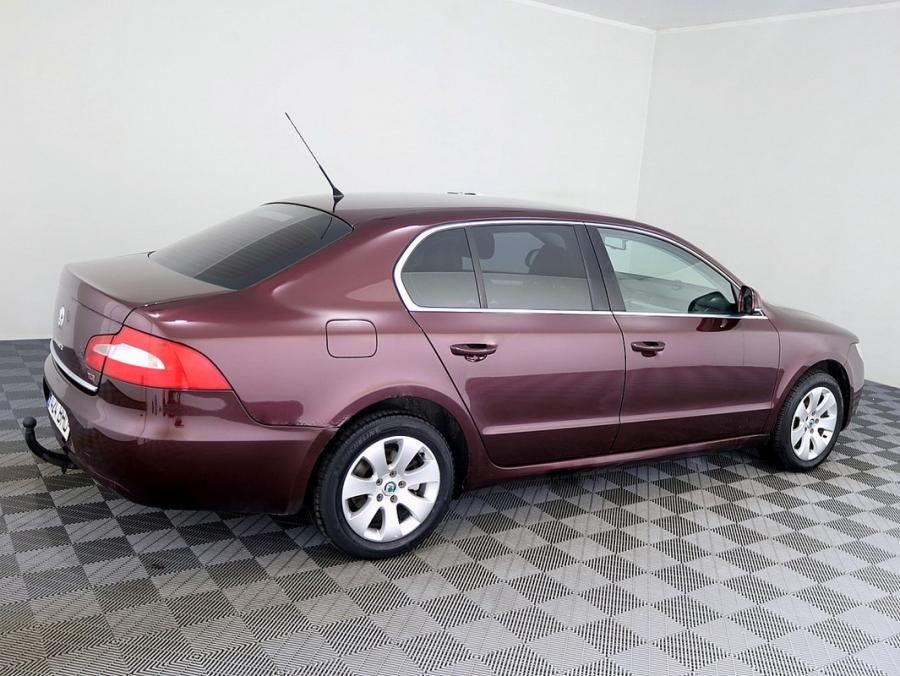 Red Skoda SuperB 2009 in Tallinn, with an engine capacity of 2.00 L and mileage of 288 thousand km for 1599 €, photo 11 on AUTOMOTO.COM.LV