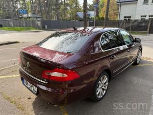 Красный Шкода Суперб 2010 в Рига, объемом двигателя 3.60 л и пробегом 175 тыс. км за 3000 €, фото 5 на AUTOMOTO.COM.LV