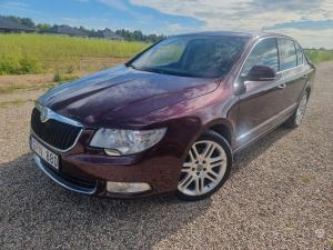Sarkans Skoda SuperB 2010 Viļņa, ar dzinēja tilpumu 2.00 L un nobraukumu 380 tūkst. km par 4350 €, foto  vietnē AUTOMOTO.COM.LV