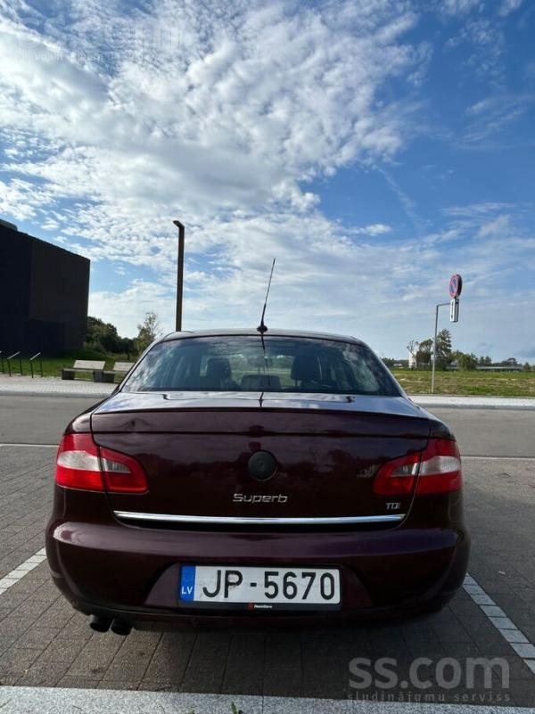 Sarkans Skoda SuperB 2010 Rēzekne, ar dzinēja tilpumu 2.00 L un nobraukumu 345 tūkst. km par 2500 €, foto 4 vietnē AUTOMOTO.COM.LV