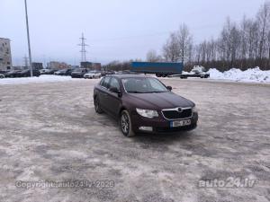 Sarkans Skoda SuperB 2011 Tallina, ar dzinēja tilpumu 1.80 L un nobraukumu 123 tūkst. km par 3500 €, foto 3 vietnē AUTOMOTO.COM.LV