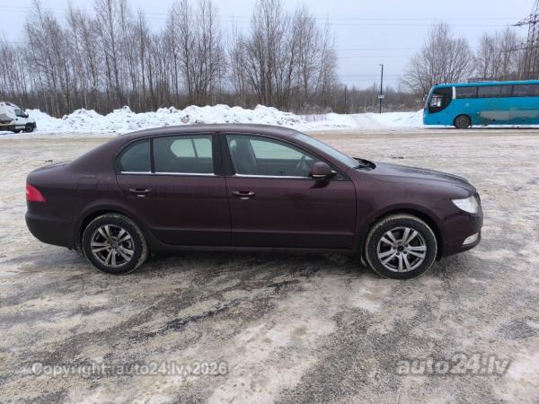 Sarkans Skoda SuperB 2011 Tallina, ar dzinēja tilpumu 1.80 L un nobraukumu 123 tūkst. km par 3500 €, foto 4 vietnē AUTOMOTO.COM.LV