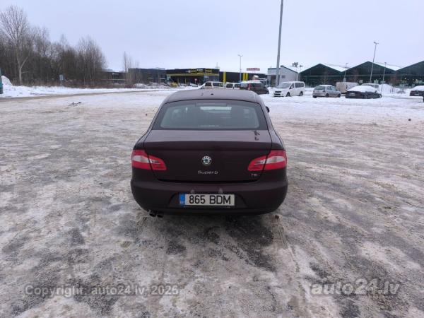Sarkans Skoda SuperB 2011 Tallina, ar dzinēja tilpumu 1.80 L un nobraukumu 123 tūkst. km par 3500 €, foto 5 vietnē AUTOMOTO.COM.LV
