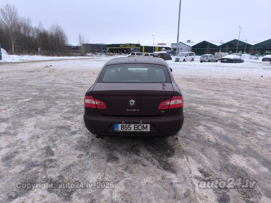 Sarkans Skoda SuperB 2011 Tallina, ar dzinēja tilpumu 1.80 L un nobraukumu 123 tūkst. km par 3500 €, foto 5 vietnē AUTOMOTO.COM.LV