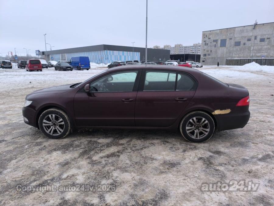 Sarkans Skoda SuperB 2011 Tallina, ar dzinēja tilpumu 1.80 L un nobraukumu 123 tūkst. km par 3500 €, foto 6 vietnē AUTOMOTO.COM.LV