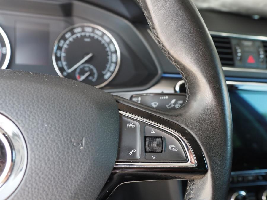 Sarkans Skoda SuperB 2018 Tallina, ar dzinēja tilpumu 2.00 L un nobraukumu 61 tūkst. km par 30000 €, foto 26 vietnē AUTOMOTO.COM.LV