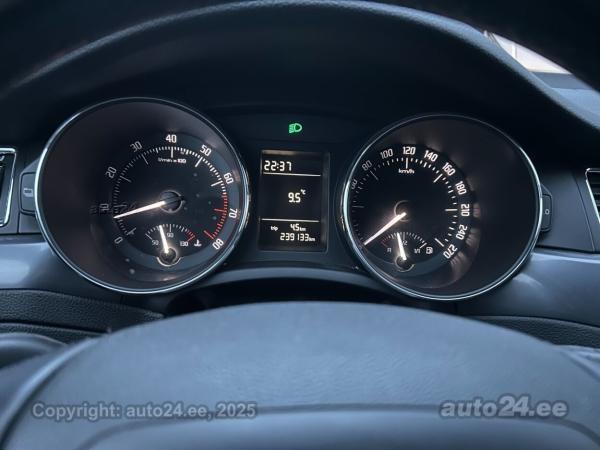 Sarkans Skoda SuperB 2012 Tartu, ar dzinēja tilpumu 1.40 L un nobraukumu 239 tūkst. km par 5600 €, foto 11 vietnē AUTOMOTO.COM.LV