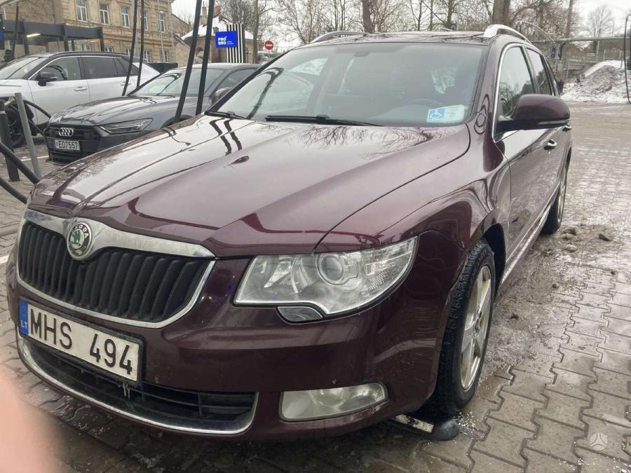 Red Skoda SuperB 2012 in Vilnius, with an engine capacity of 1.97 L and mileage of 433 thousand km for 3000 €, photo 4 on AUTOMOTO.COM.LV