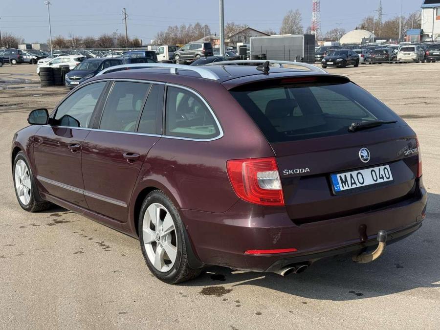 Red Skoda SuperB 2013 in Marijampole, with an engine capacity of 1.97 L and mileage of 250 thousand km for 5300 €, photo 4 on AUTOMOTO.COM.LV