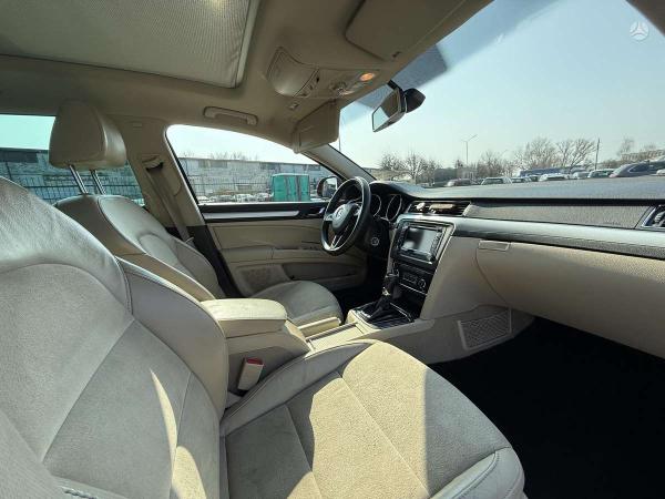 Red Skoda SuperB 2013 in Marijampole, with an engine capacity of 1.97 L and mileage of 250 thousand km for 5300 €, photo 6 on AUTOMOTO.COM.LV