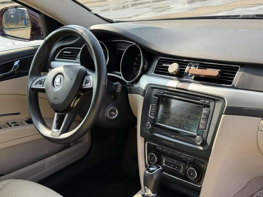 Red Skoda SuperB 2013 in Marijampole, with an engine capacity of 1.97 L and mileage of 250 thousand km for 5300 €, photo 8 on AUTOMOTO.COM.LV