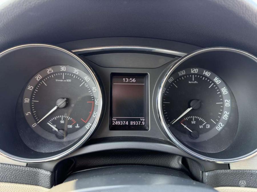 Red Skoda SuperB 2013 in Marijampole, with an engine capacity of 1.97 L and mileage of 250 thousand km for 5300 €, photo 16 on AUTOMOTO.COM.LV