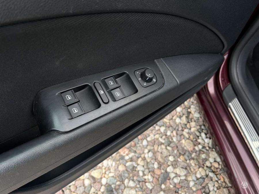 Sarkans Skoda SuperB 2014 Kauņa, ar dzinēja tilpumu 1.60 L un nobraukumu 284 tūkst. km par 7799 €, foto 14 vietnē AUTOMOTO.COM.LV