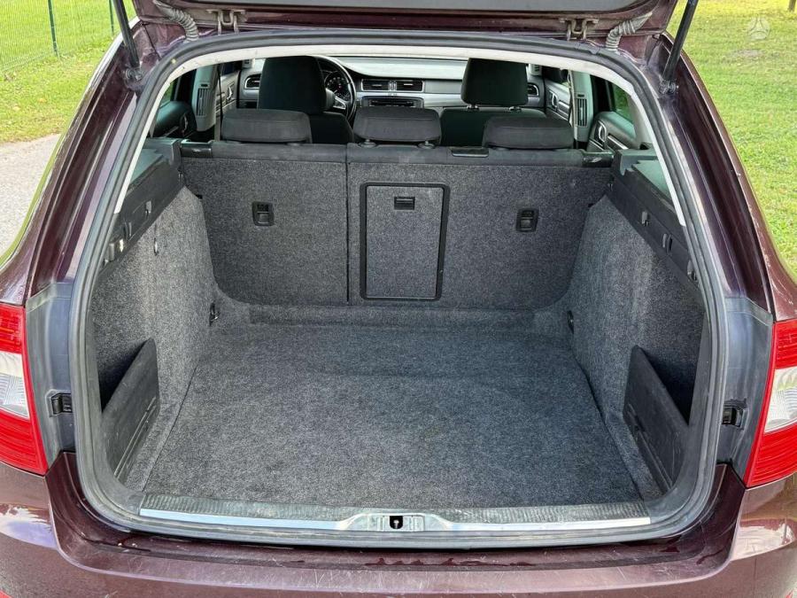 Sarkans Skoda SuperB 2014 Raseiniai, ar dzinēja tilpumu 1.97 L un nobraukumu 285 tūkst. km par 3450 €, foto 15 vietnē AUTOMOTO.COM.LV