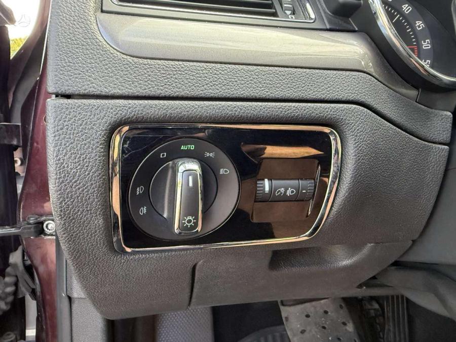 Sarkans Skoda SuperB 2014 Raseiniai, ar dzinēja tilpumu 1.97 L un nobraukumu 285 tūkst. km par 3450 €, foto 24 vietnē AUTOMOTO.COM.LV