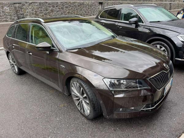 Sarkans Skoda SuperB 2016 Kauņa, ar dzinēja tilpumu 2.00 L un nobraukumu 137 tūkst. km par 14999 €, foto 3 vietnē AUTOMOTO.COM.LV