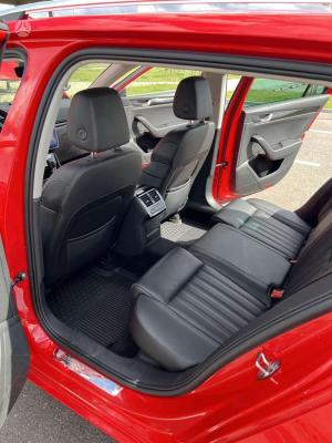 Red Skoda SuperB 2019 in Marijampole, with an engine capacity of 2.00 L and mileage of 175 thousand km for 17800 €, photo 17 on AUTOMOTO.COM.LV
