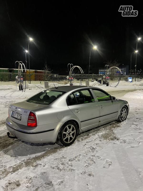 Skoda SuperB 2004 in Vilnius, with an engine capacity of 2.50 L and mileage of 326 thousand km for 650 €, photo 5 on AUTOMOTO.COM.LV