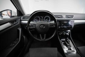Skoda SuperB 2018 in Peetri, with an engine capacity of 2.00 L and mileage of 286 thousand km for 9500 €, photo 16 on AUTOMOTO.COM.LV