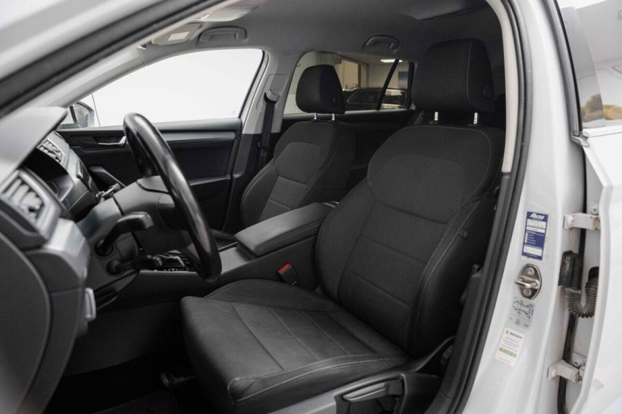 Skoda SuperB 2018 in Peetri, with an engine capacity of 2.00 L and mileage of 286 thousand km for 9500 €, photo 17 on AUTOMOTO.COM.LV