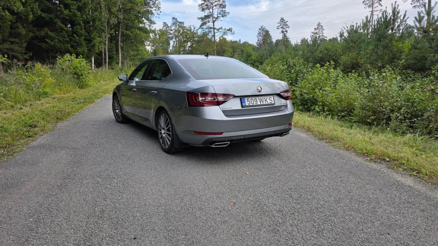 Skoda SuperB 2019 Hāpsalu, ar dzinēja tilpumu 2.00 L un nobraukumu 92 tūkst. km par 19000 €, foto 12 vietnē AUTOMOTO.COM.LV