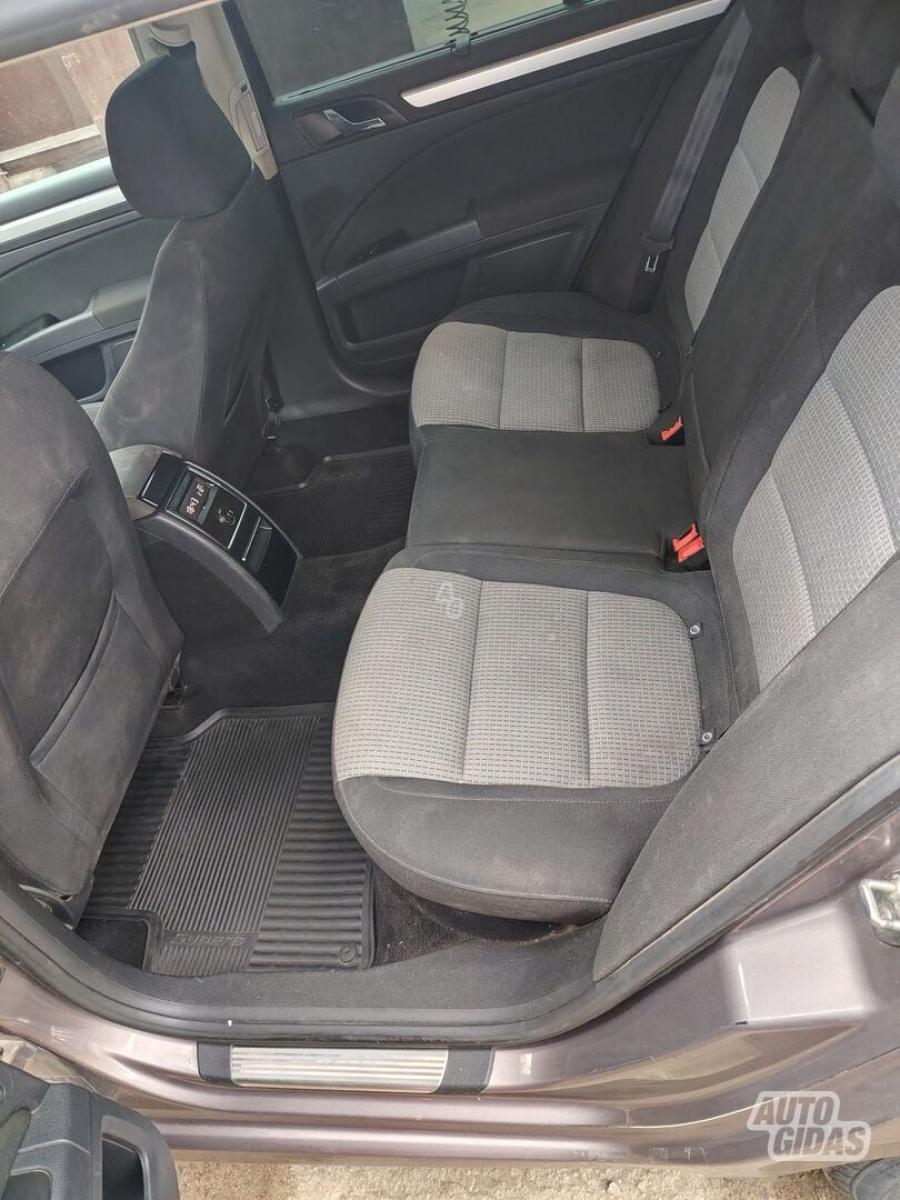 Skoda SuperB 2011 in Mazeikiai, with an engine capacity of 2.00 L and mileage of 373 thousand km for 2650 €, photo 15 on AUTOMOTO.COM.LV